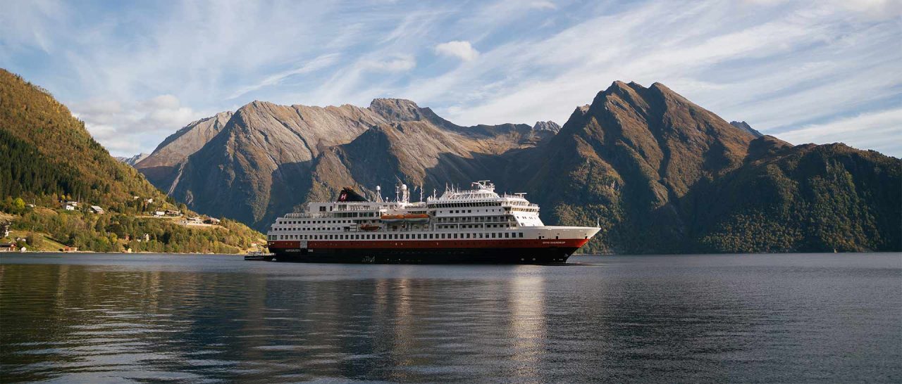 Outdoor-Guide Silvia Furtwängler/Hurtigruten Expeditions - Hamburg ...